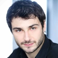 Mathieu Schalk, Voix-off – Comédien et imitateur, la voix est une passion.